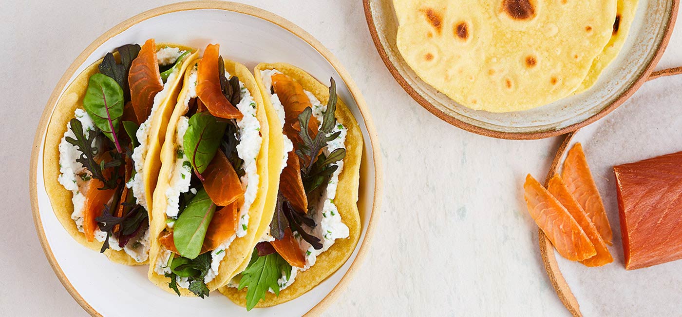 Tacos au saumon Souhoï®, brousse de brebis et salade de jeunes pousses ...